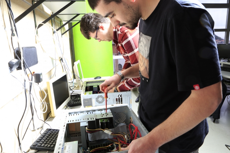 ¿Quieres trabajar en el mundo de la informática? Conoce nuestros ciclos ...